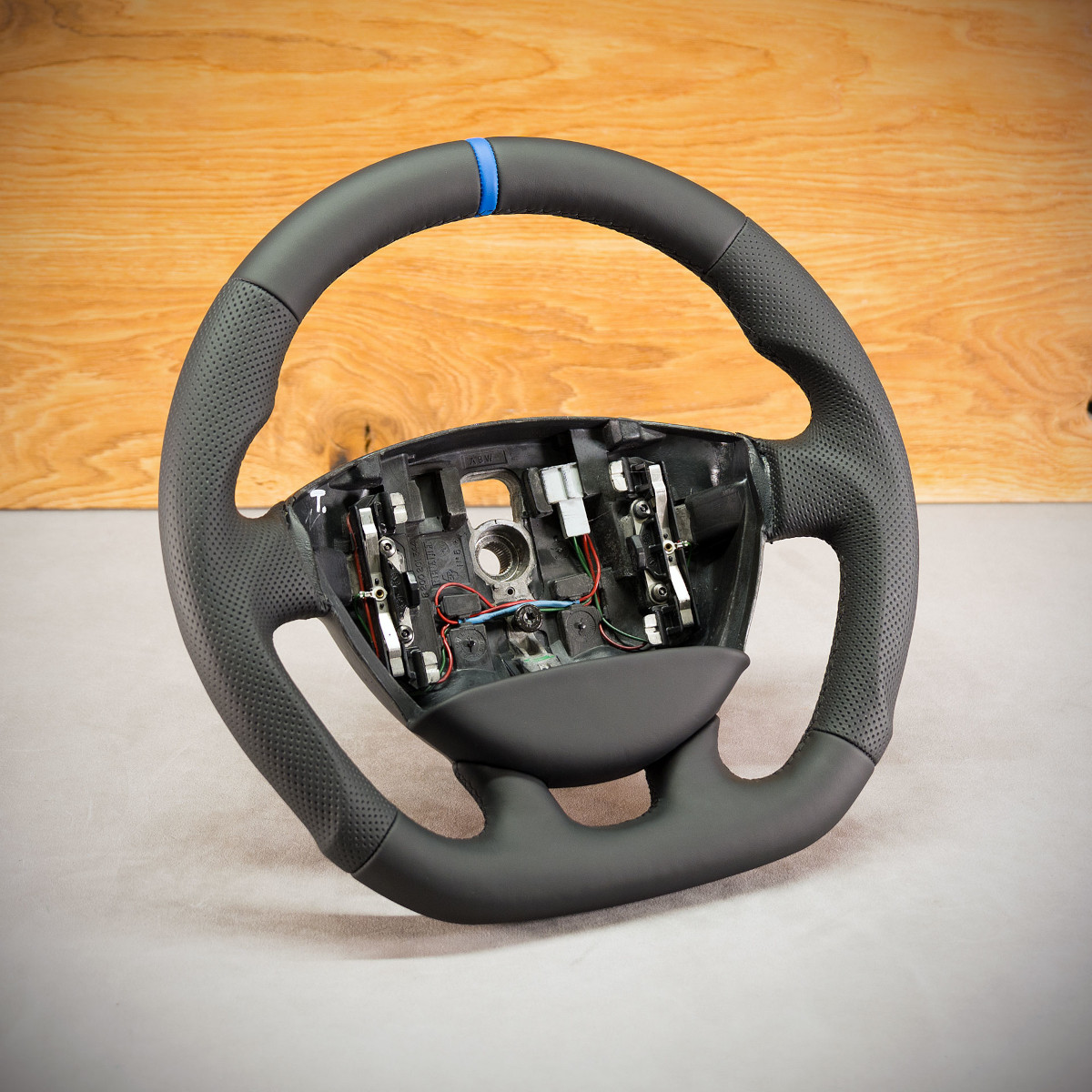 Renault Trafic II Custom steering wheel - Your Steering Wheel